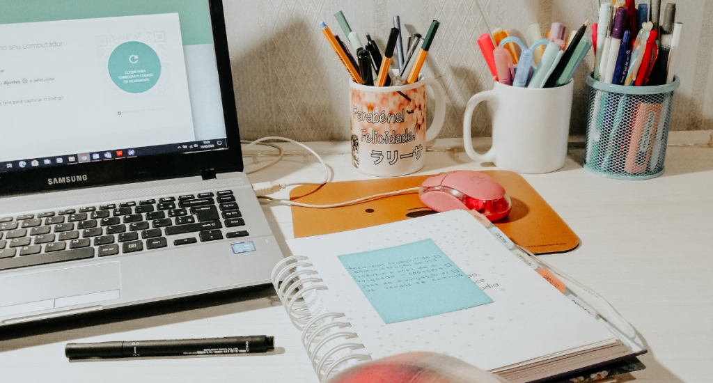 Creating a Successful Study Space: What to Include & What to Chuck in ...